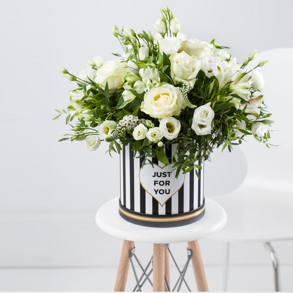 Flower box z różami - Kwiaciarnia Białystok kwiaciarniabialystok.com